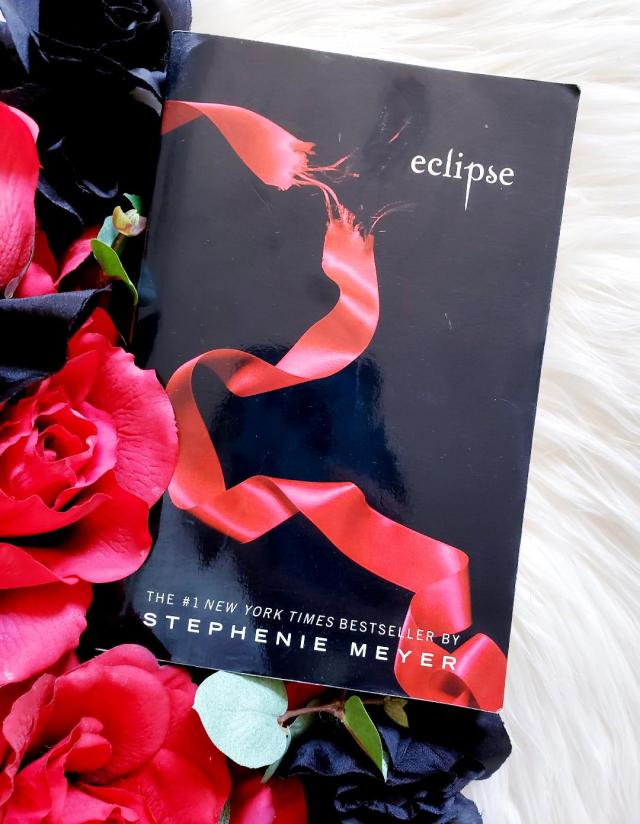 Bonus Post! A Nostalgic Book Review for “Eclipse” by Stephenie Meyer ...